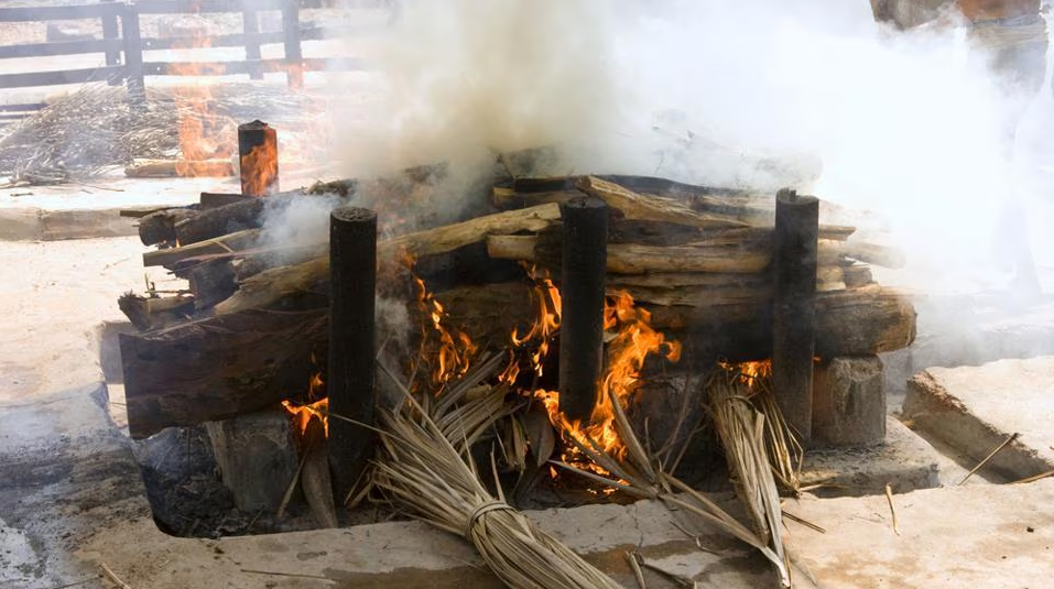 Hindu Cremation Rituals Doms Of Varanasi Make A Living Among The Dead